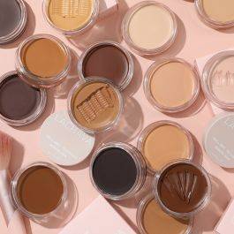 Concealer to cover acne marks and dark circles under the eyes Long ...